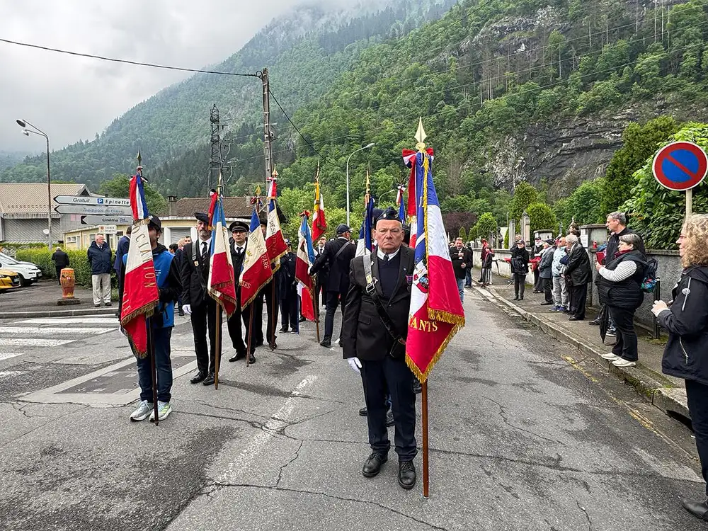 Vidéo du Défilé du 8 mai 2025 à Cluses (Le Souvenir Français 74)