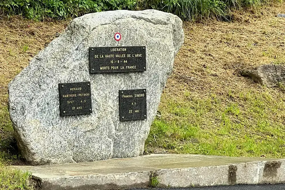 Les Houches — Stèle des Trabets (Le Souvenir Français 74)