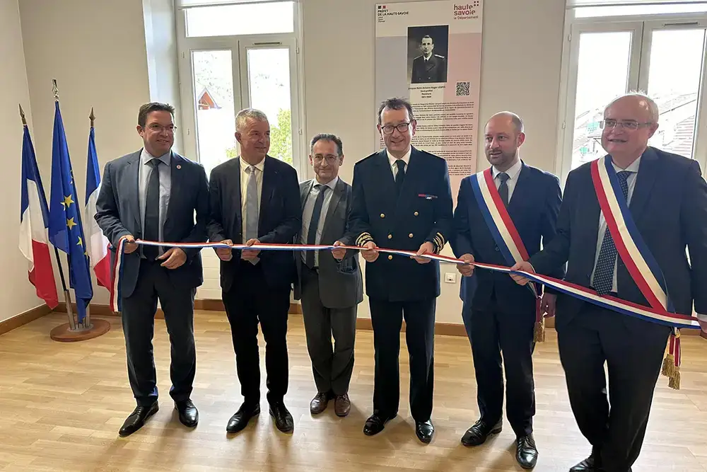 Bonneville — kakémono Jacques Lespès à la Sous-préfecture (Le Souvenir ...