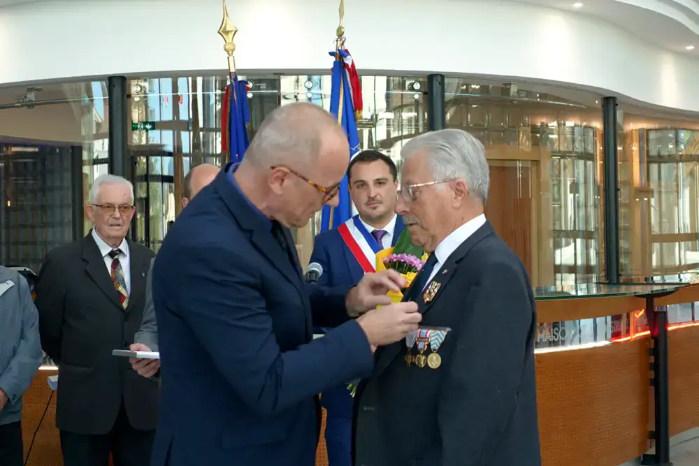 Robert Pépin, les valeurs de la France à travers le drapeau (Le ...